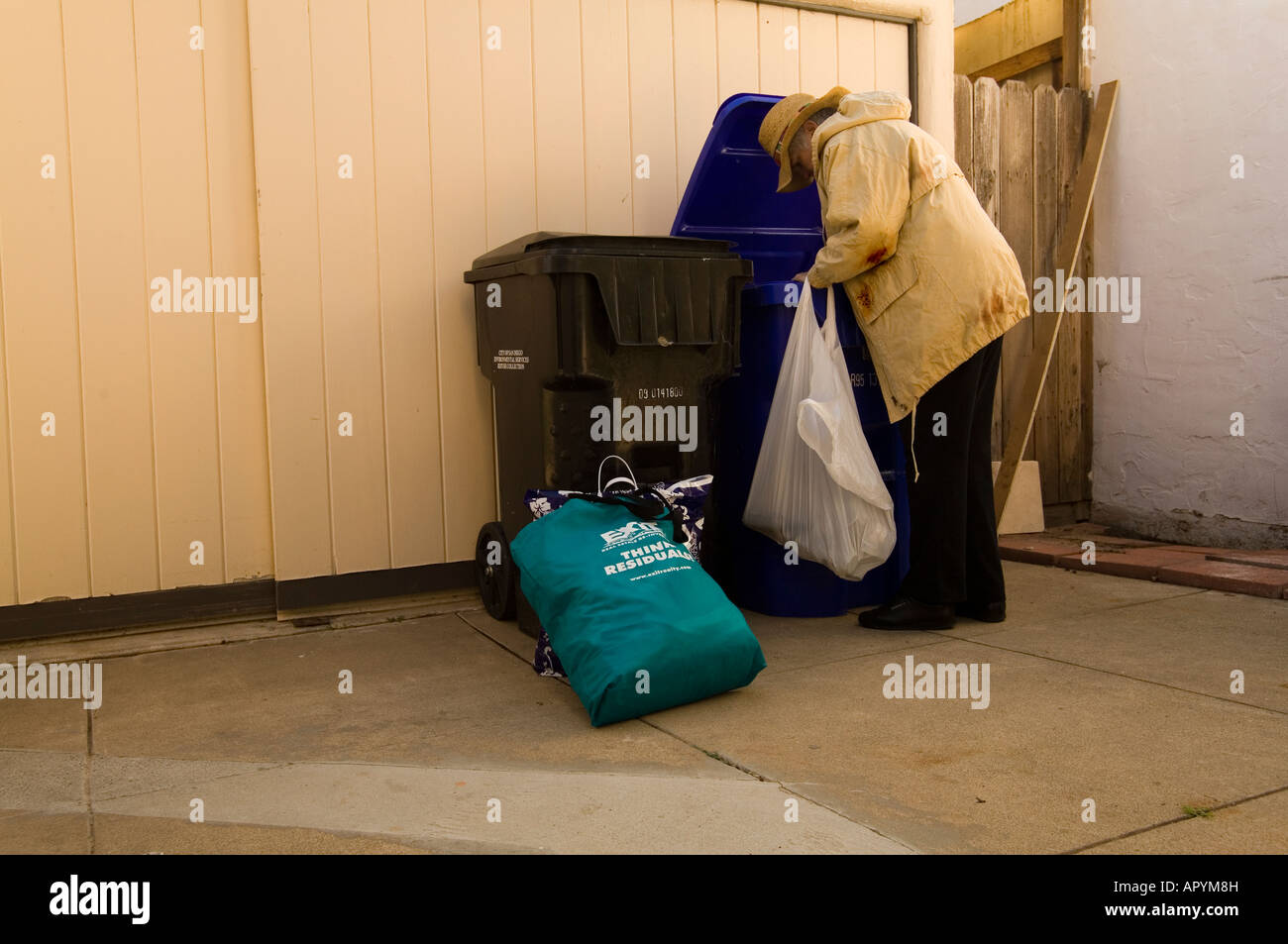 Bag lady homeless hi-res stock photography and images - Alamy