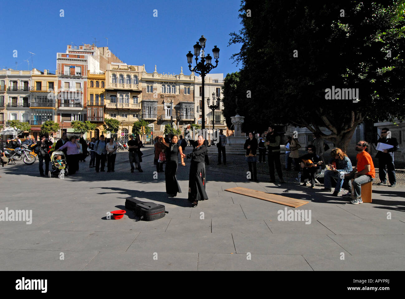 Seville dancers street hi-res stock photography and images - Alamy
