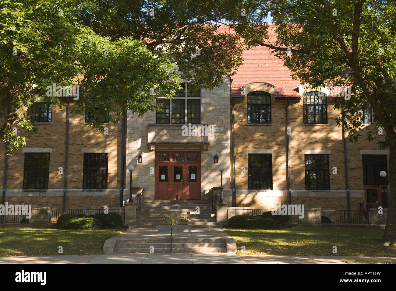 Exterior community center hi-res stock photography and images - Alamy