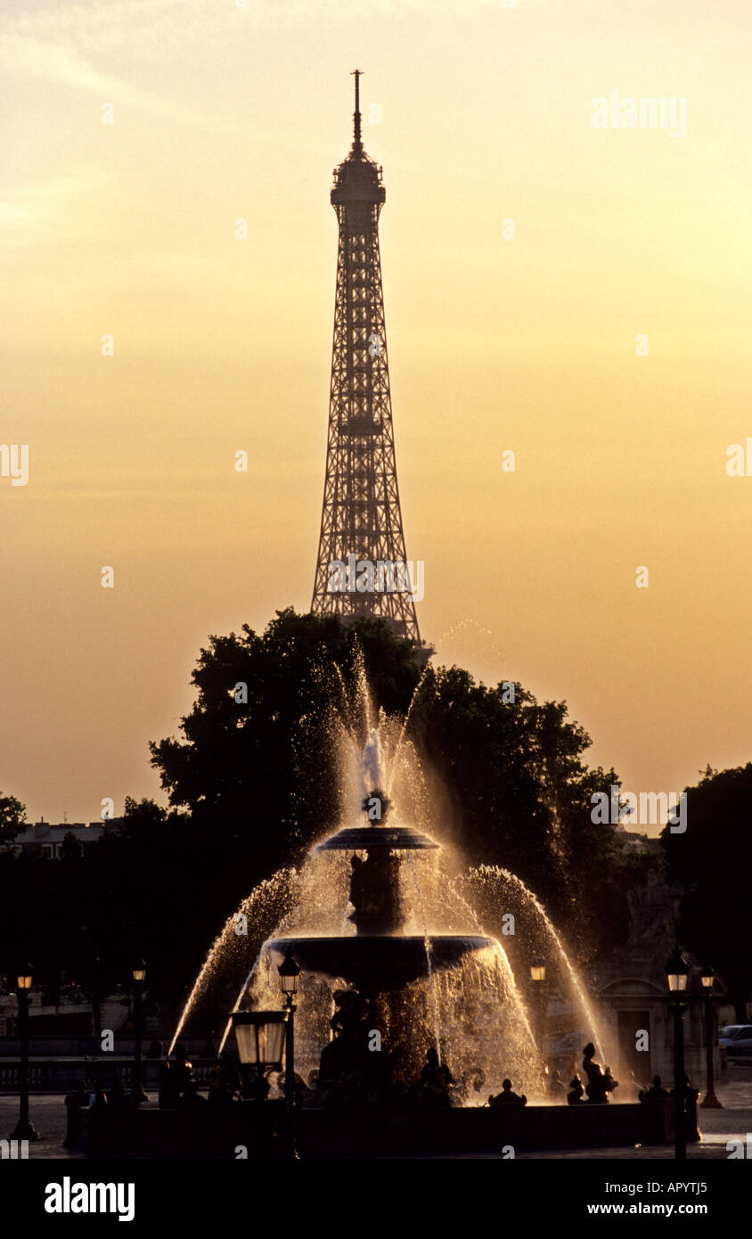 Paris Eiffel tower and fountain Concorde Square Stock Photo - Alamy