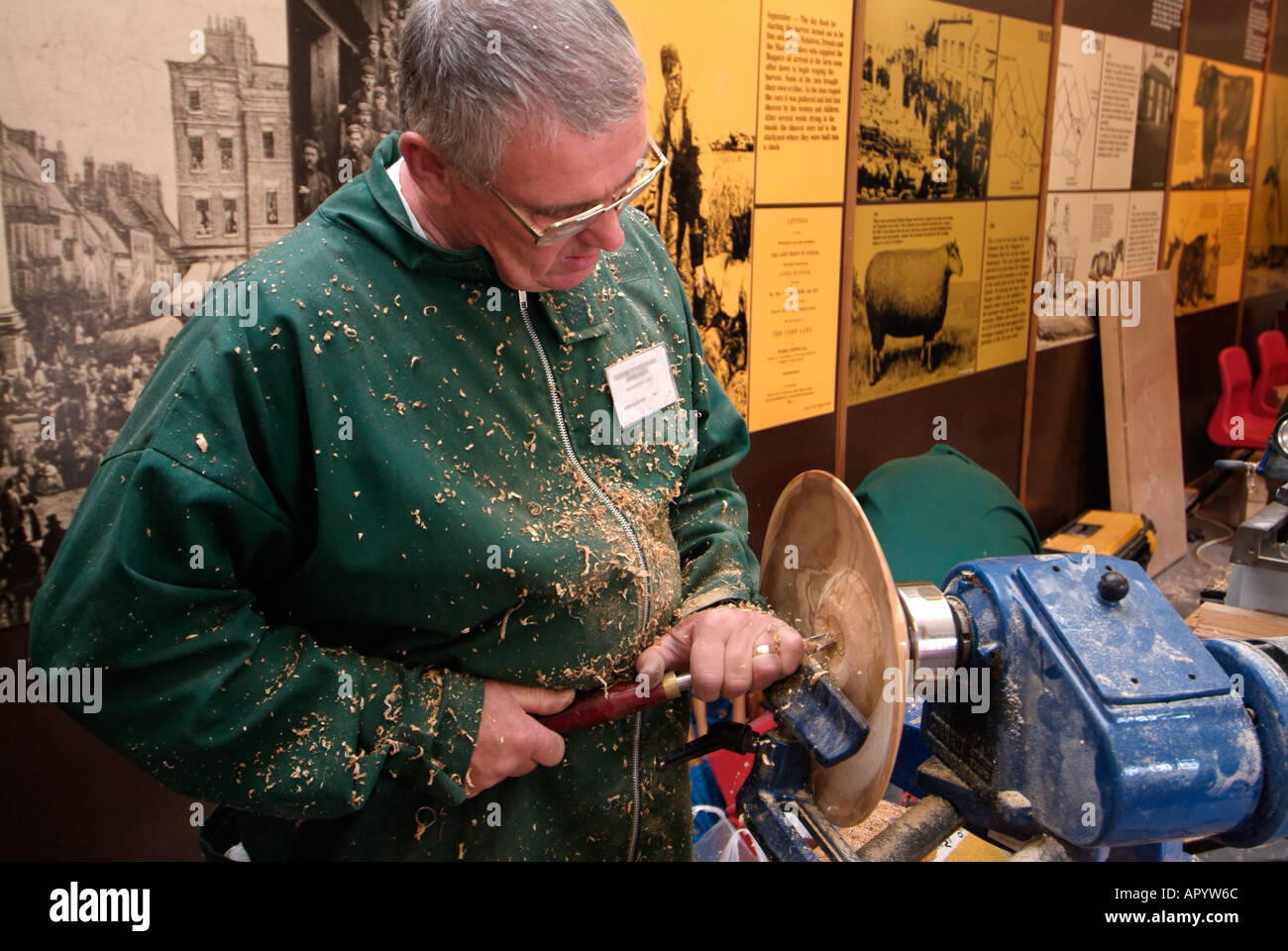 Wood turner demonstrating the art of wood turning Stock Photo - Alamy