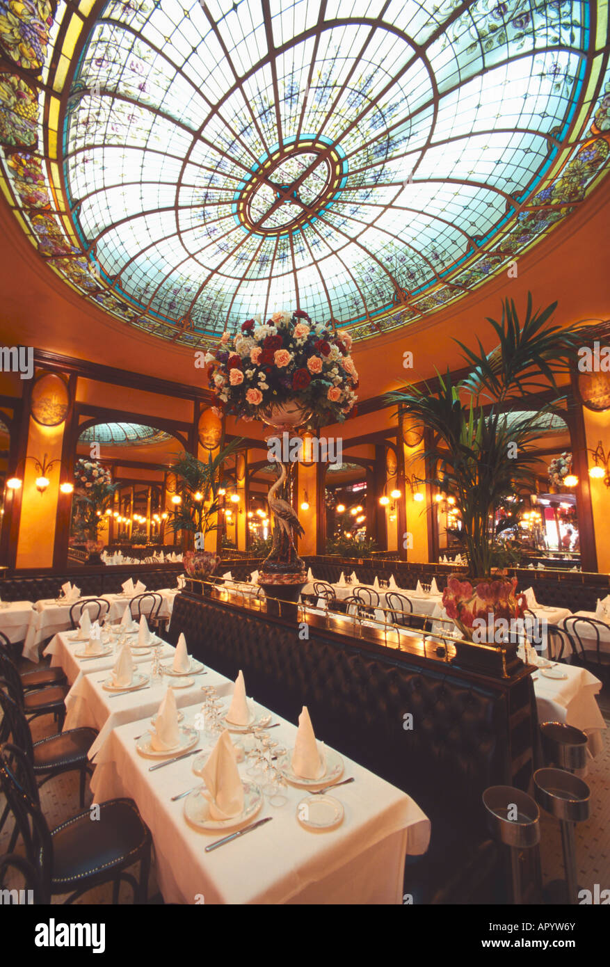 Brasserie bofinger restaurant paris hi-res stock photography and images ...