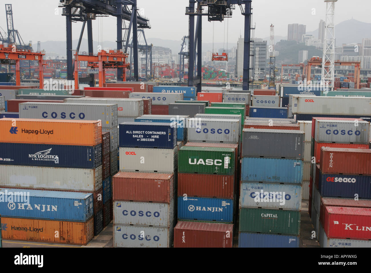 Shipping container overhead china hi-res stock photography and images ...