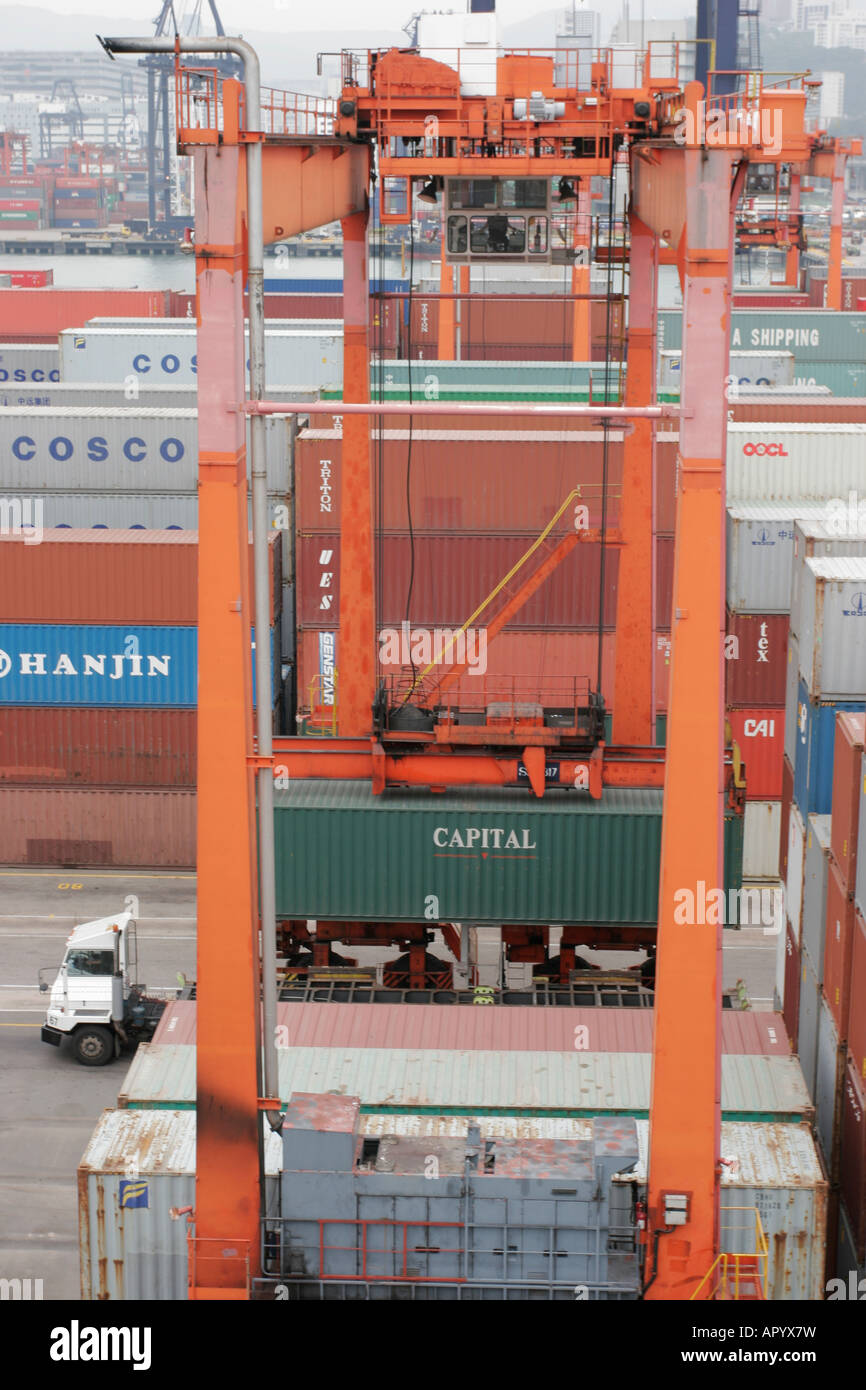Shipping container overhead china hi-res stock photography and images ...