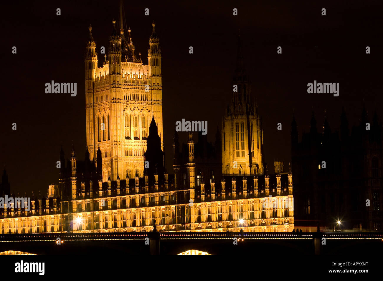 Outside the outside the houses of parliament in london hi-res stock ...