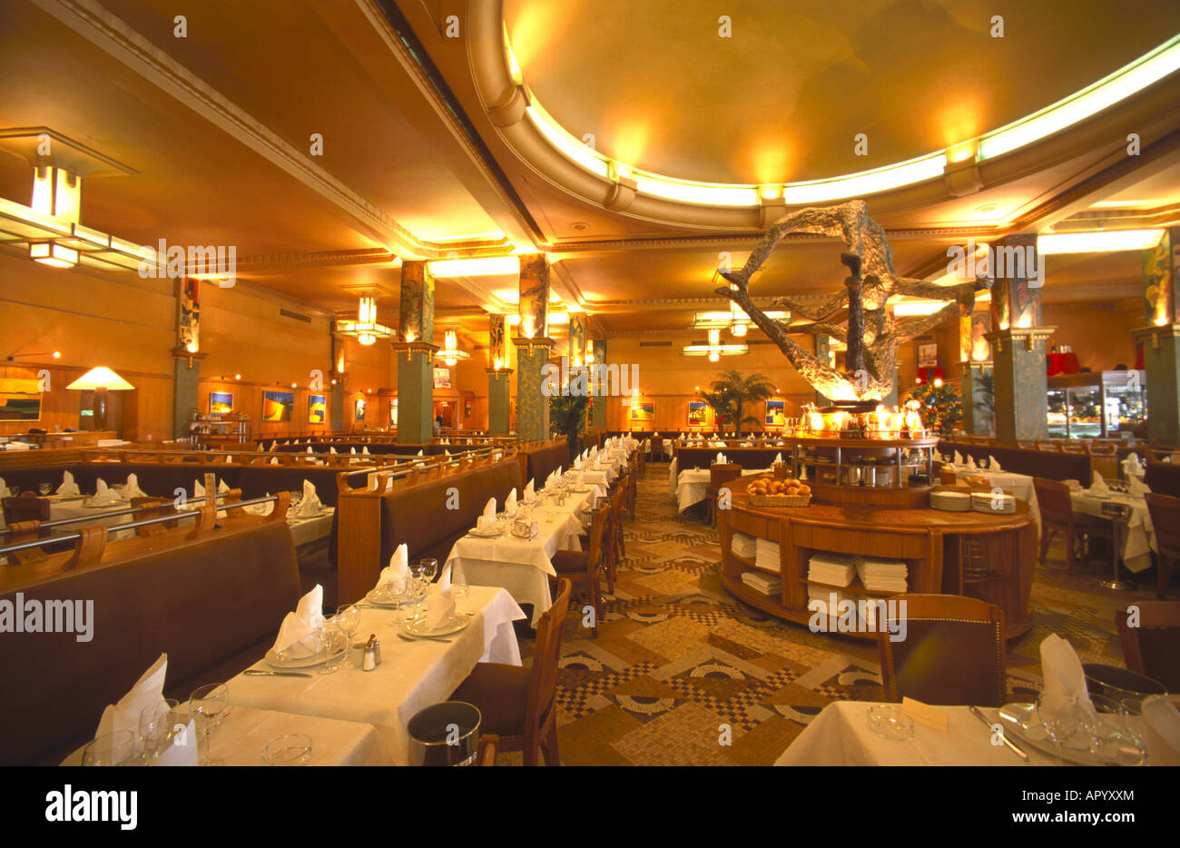 Brasserie flo paris hi-res stock photography and images - Alamy