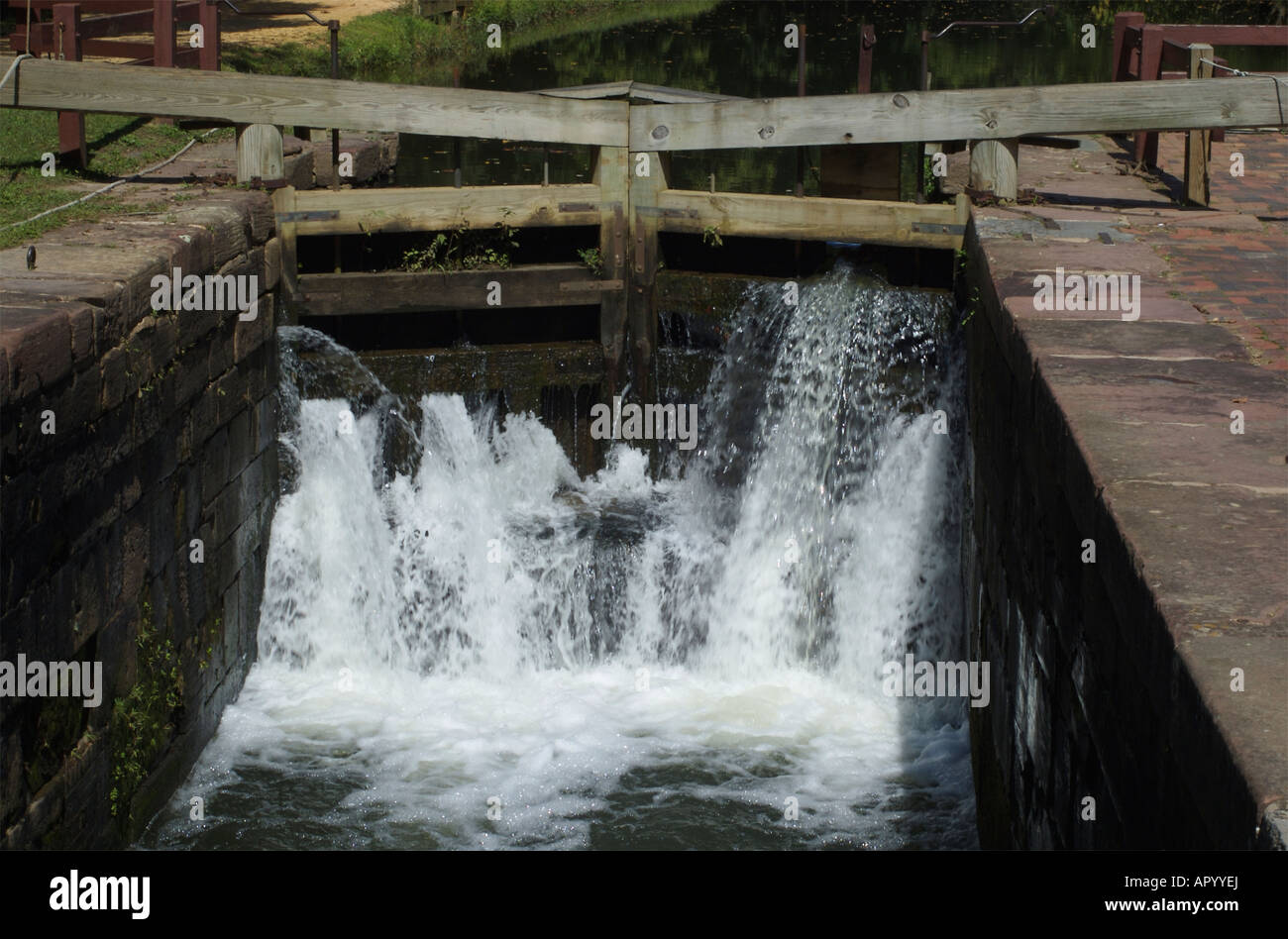 Sluice gate wooden hi-res stock photography and images - Alamy