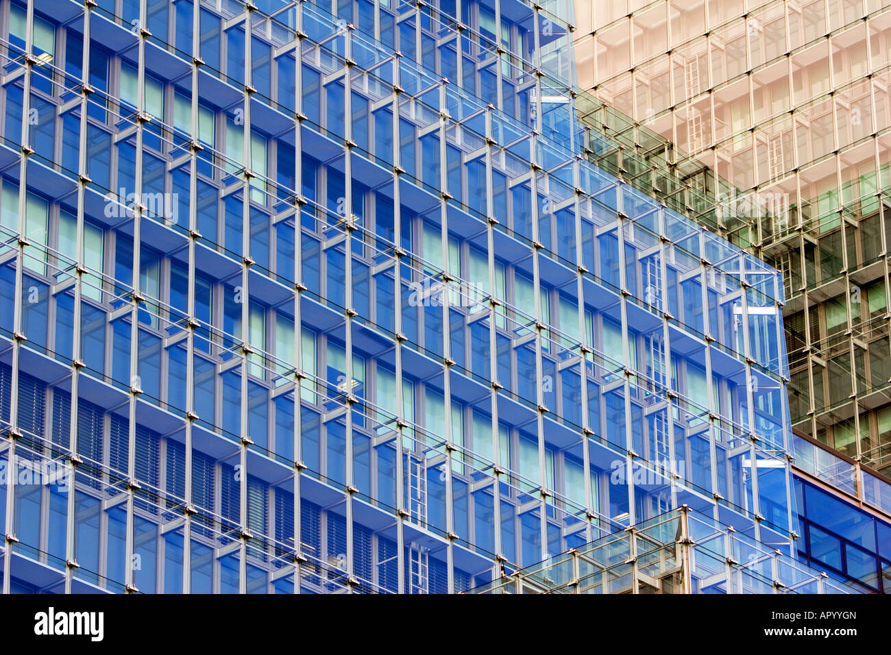 Interlocking shapes hi-res stock photography and images - Alamy