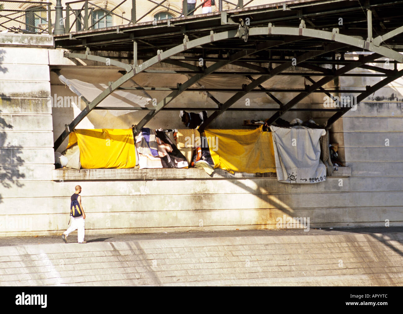Homeless under bridge hi-res stock photography and images - Alamy