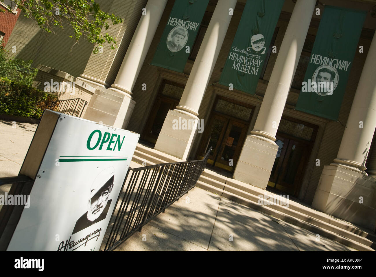 Hemingway museum chicago hi-res stock photography and images - Alamy