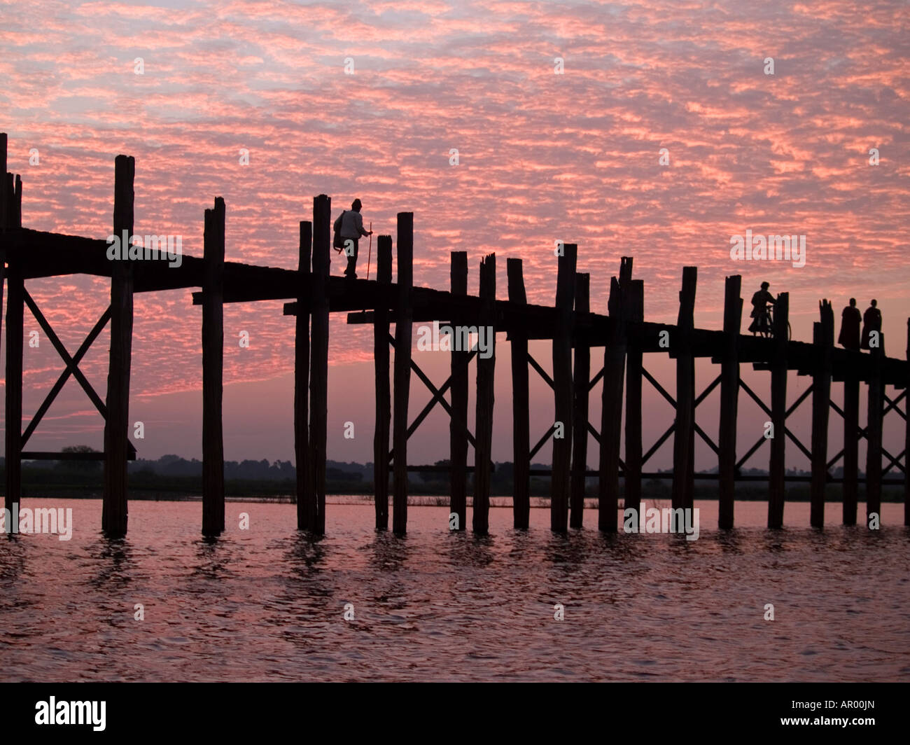 walking home on the U Beins Bridge at sunset in Burma Stock Photo - Alamy