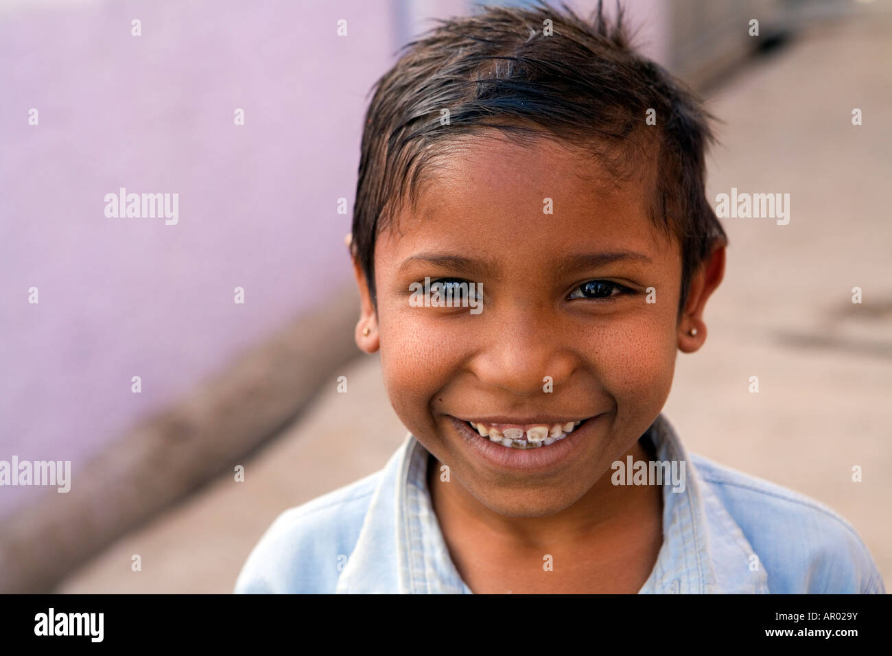 Rajasthani girl in the village of Nimaj Stock Photo - Alamy