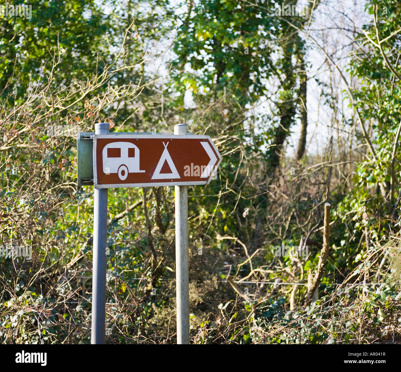 Road sign camping caravan site hi-res stock photography and images - Alamy