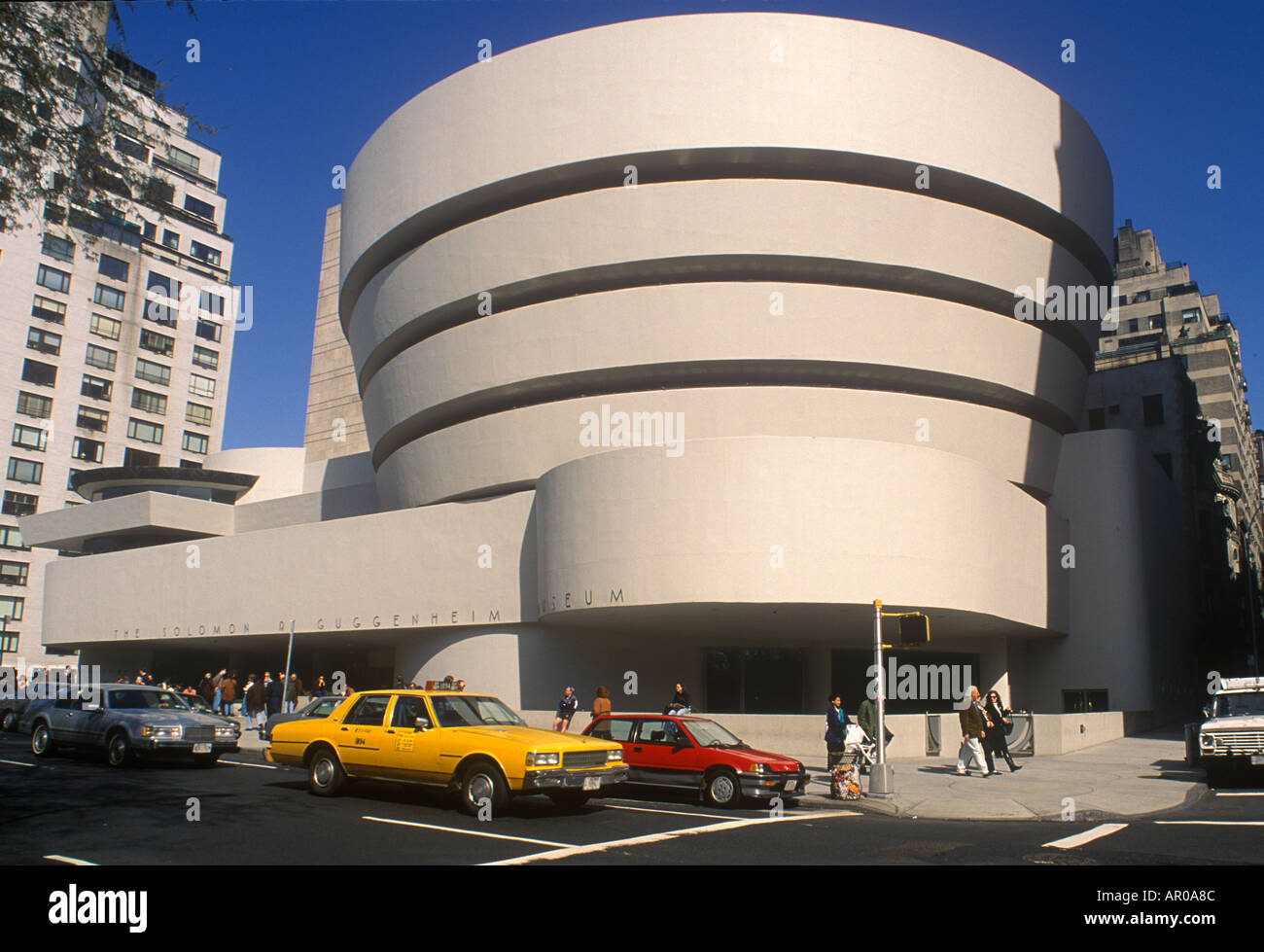Solomon R Guggenheim Museum New York City designed by Frank Lloyd ...