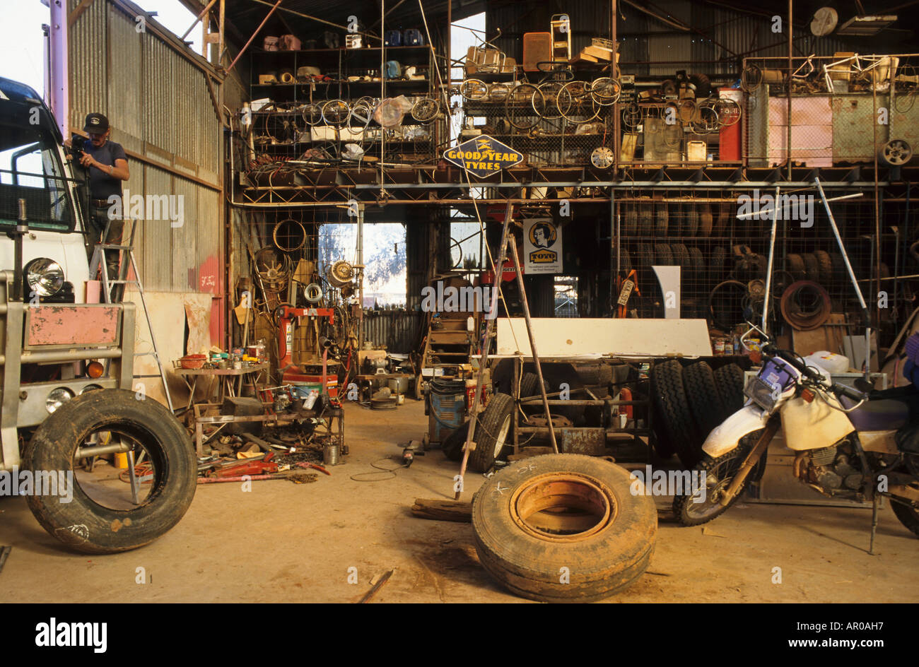 Oodnadatta track 4wd hi-res stock photography and images - Alamy
