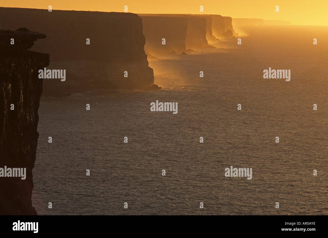 Nullabor cliffs in the evening, Great Australian Bight, Nullarbor ...
