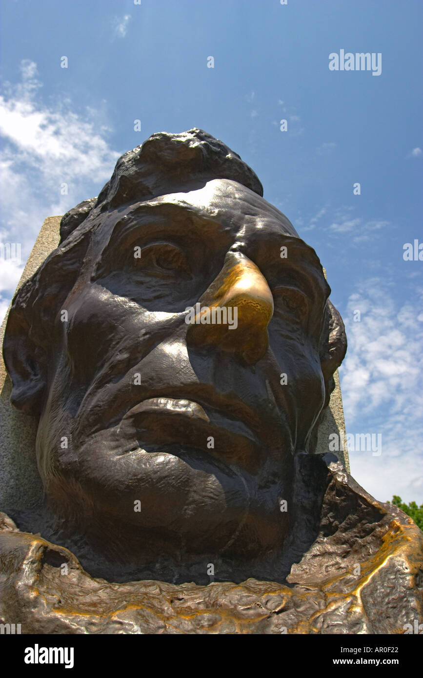 ILLINOIS Springfield Abraham Lincoln bust at Lincoln tomb brass nose ...