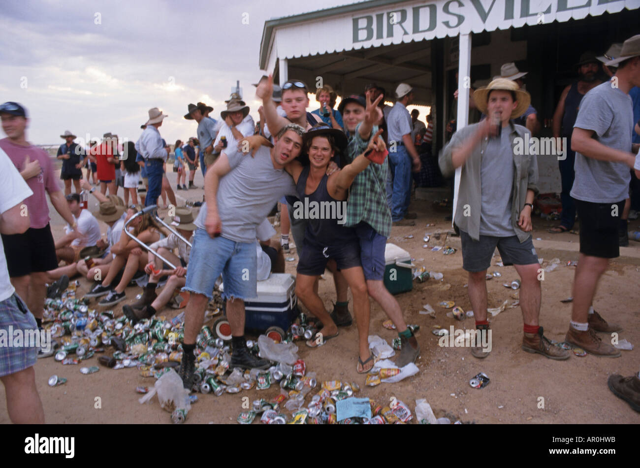 Drinking at Birdsville Pub, race weekend, Australien, Queensland ...