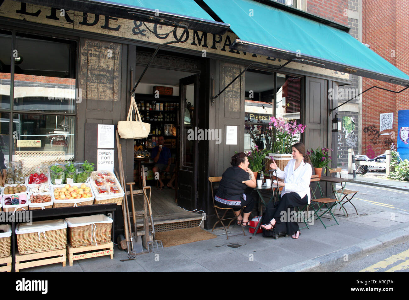 Verde & Company Deli Stock Photo - Alamy