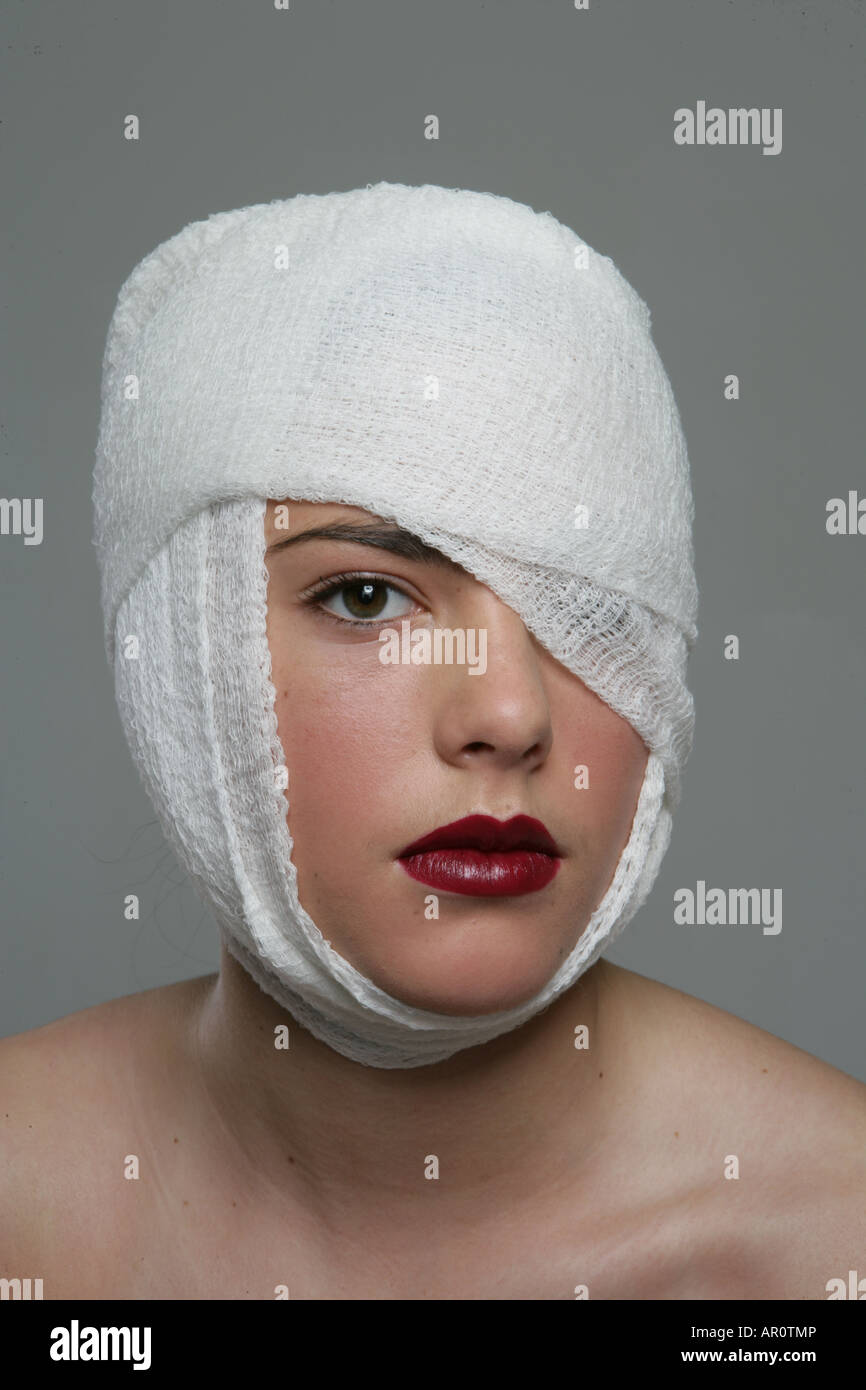 Woman with her head bandaged Stock Photo - Alamy