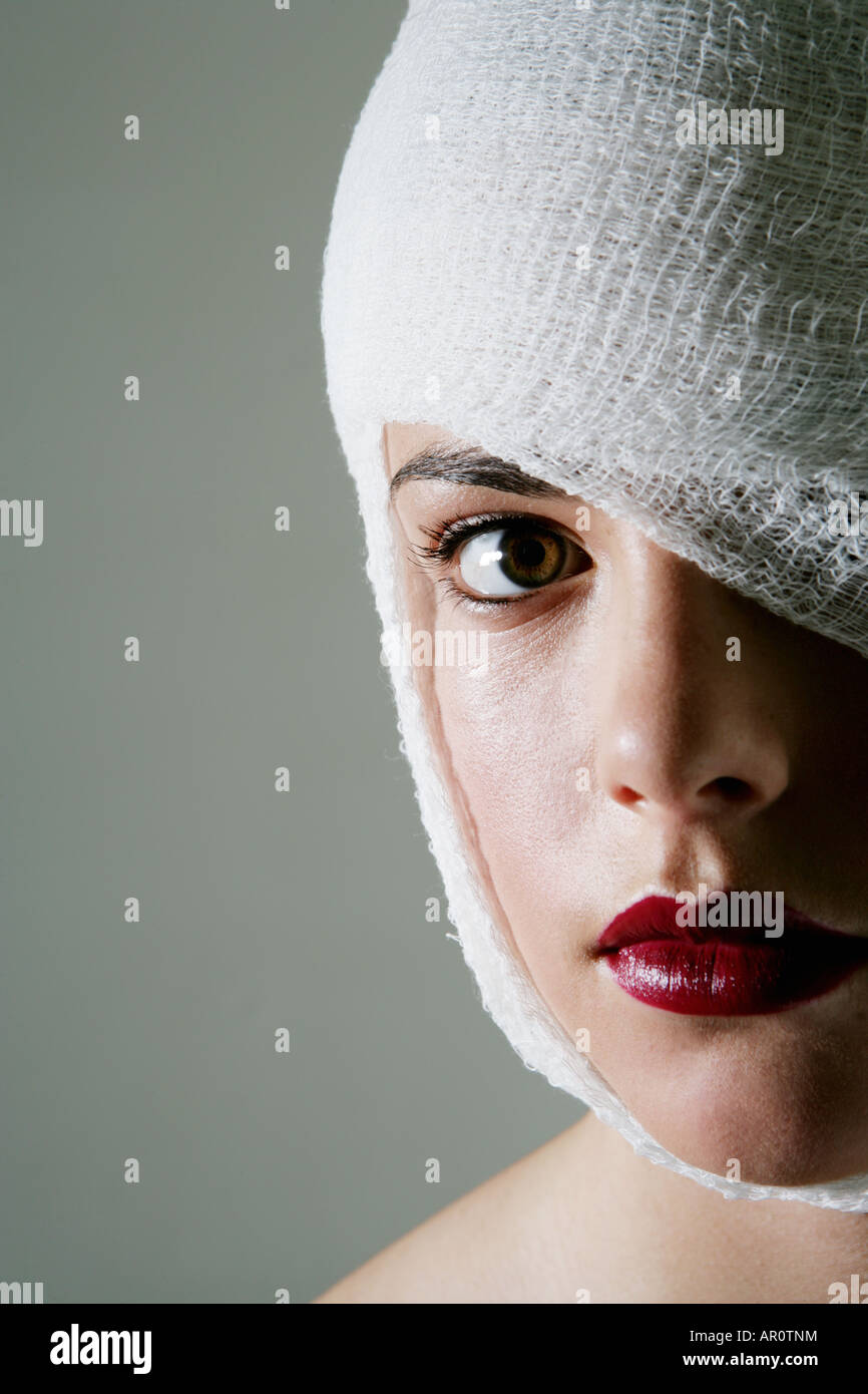 Cropped view of a woman with her head bandaged Stock Photo - Alamy