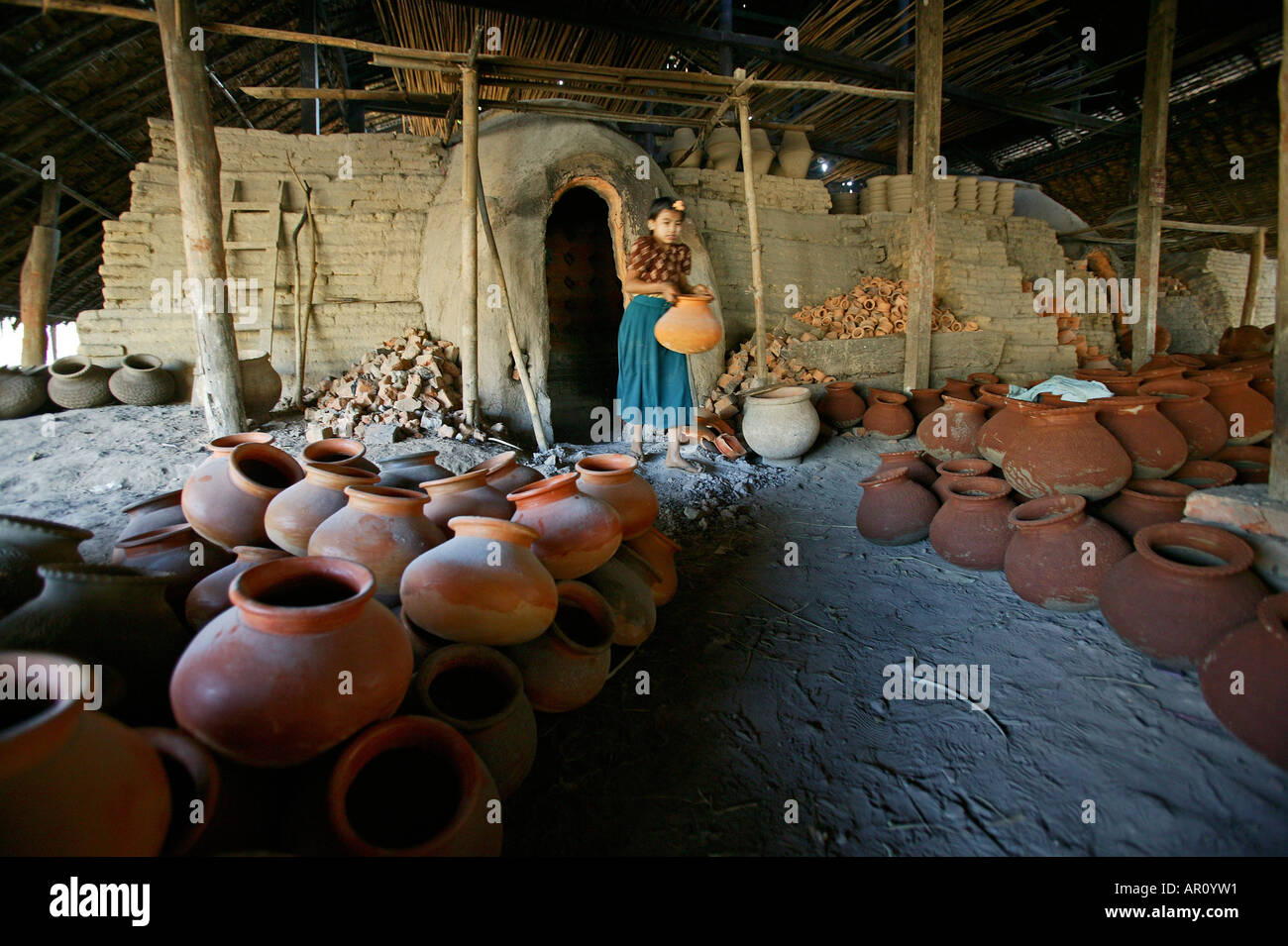 Kiln pottery hi-res stock photography and images - Alamy