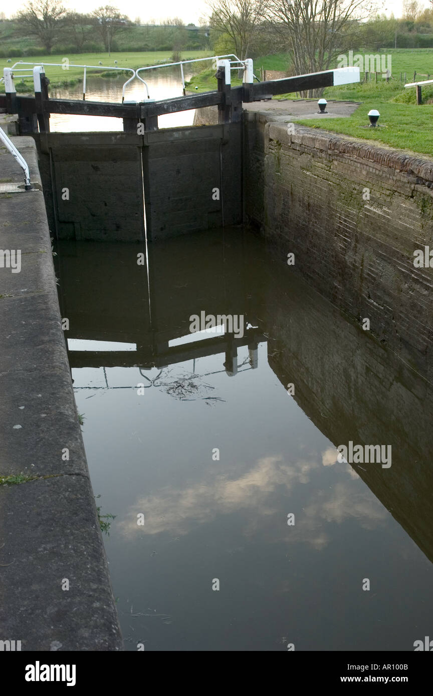 Typical british canal scene hi-res stock photography and images - Alamy