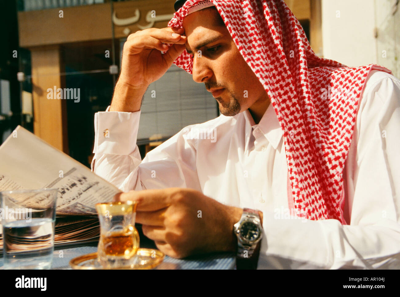 Arab man reading hi-res stock photography and images - Alamy