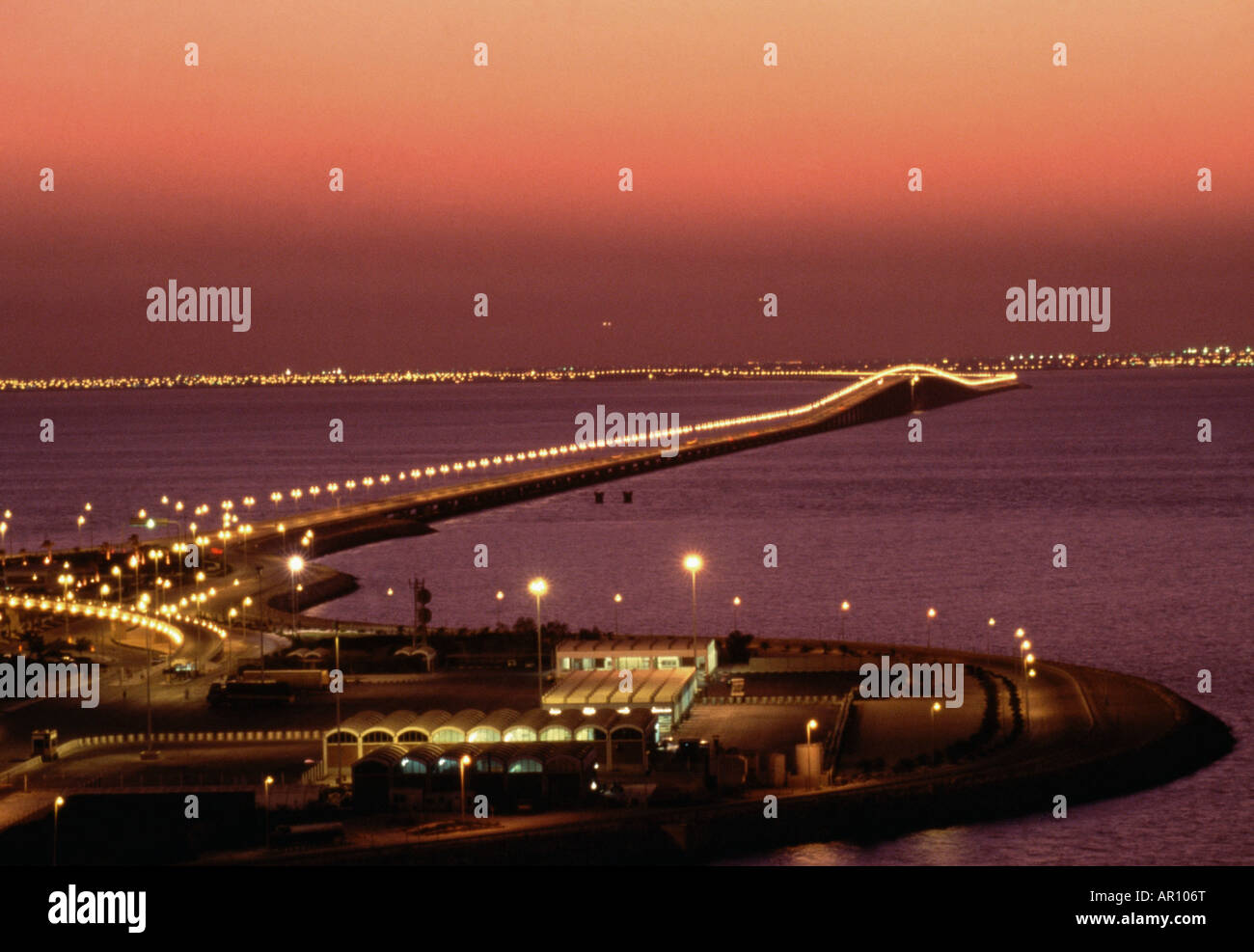 Bahrain saudi causeway hi-res stock photography and images - Alamy