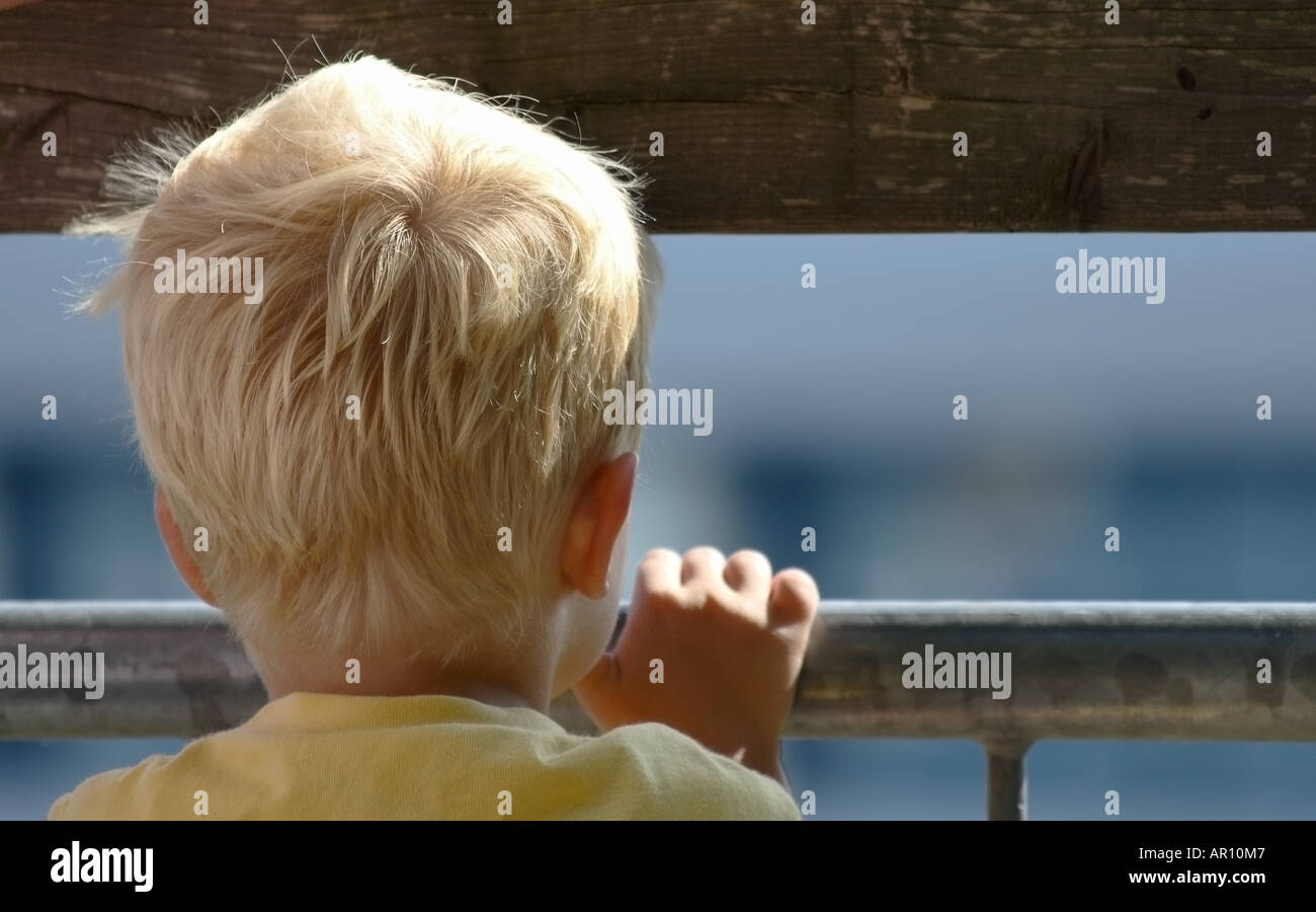 Back of kids heads hi-res stock photography and images - Alamy