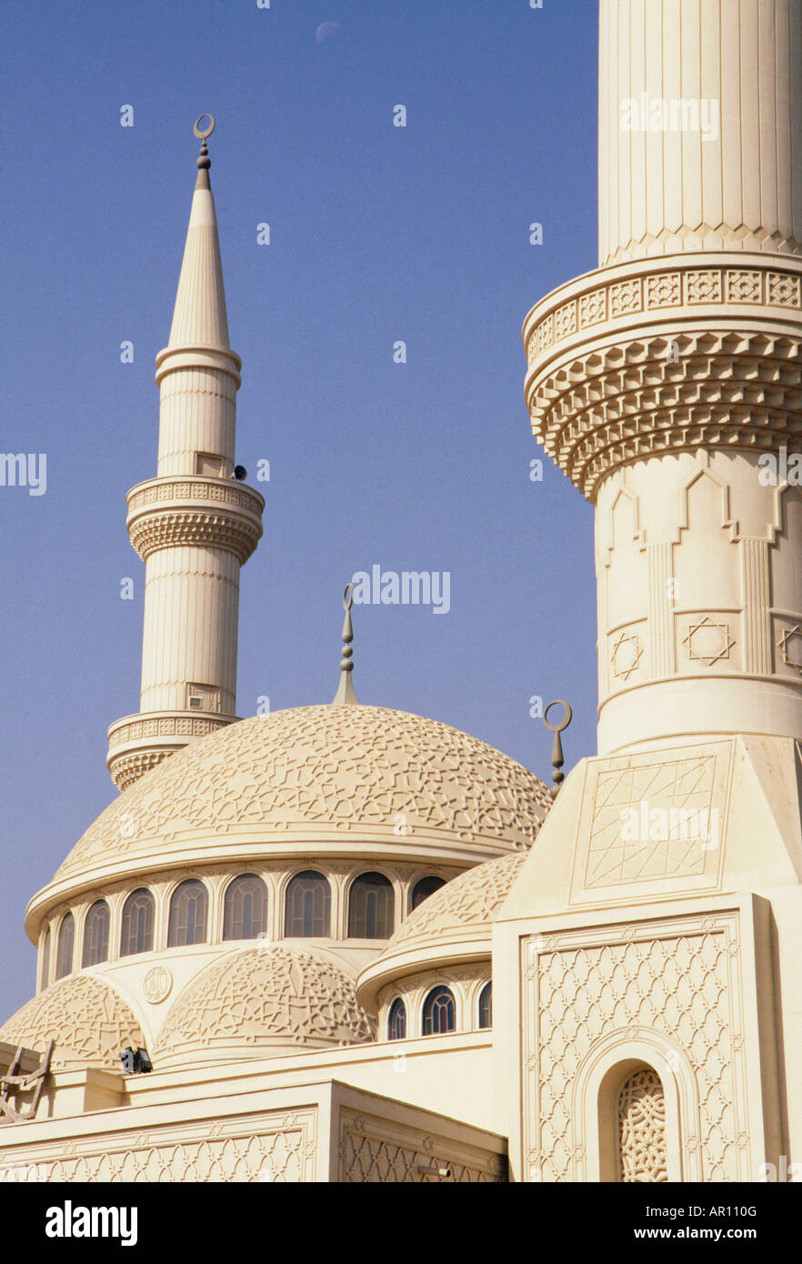 Side view of an elegant mosque seen under the sky Stock Photo - Alamy