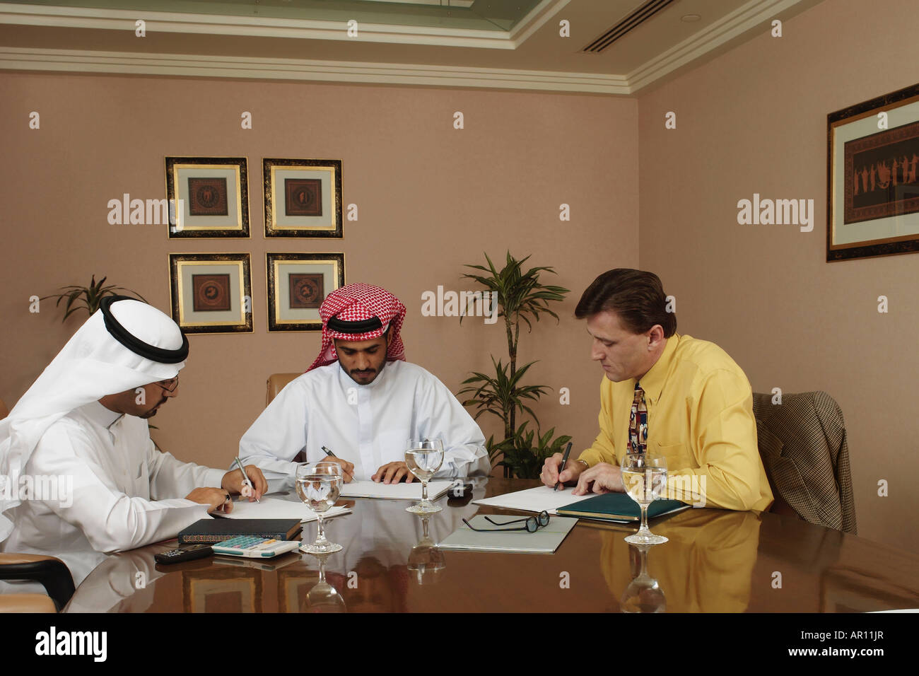 Arab Businessmen have a meeting Stock Photo - Alamy