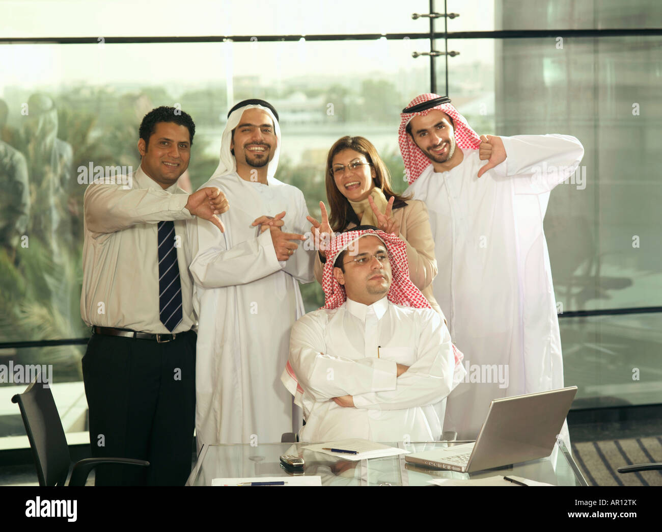 Hand gestures small hi-res stock photography and images - Alamy