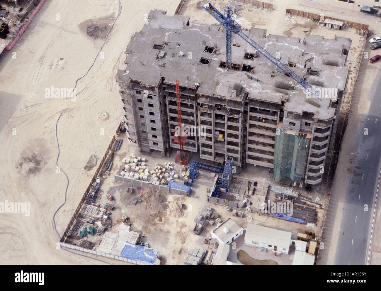 Construction of a residential block in dubai Stock Photo - Alamy