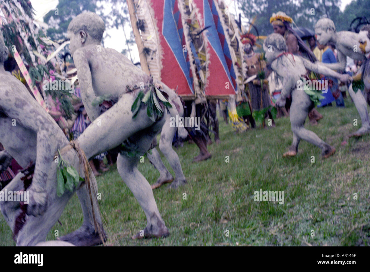 Asaro mud men hi-res stock photography and images - Alamy