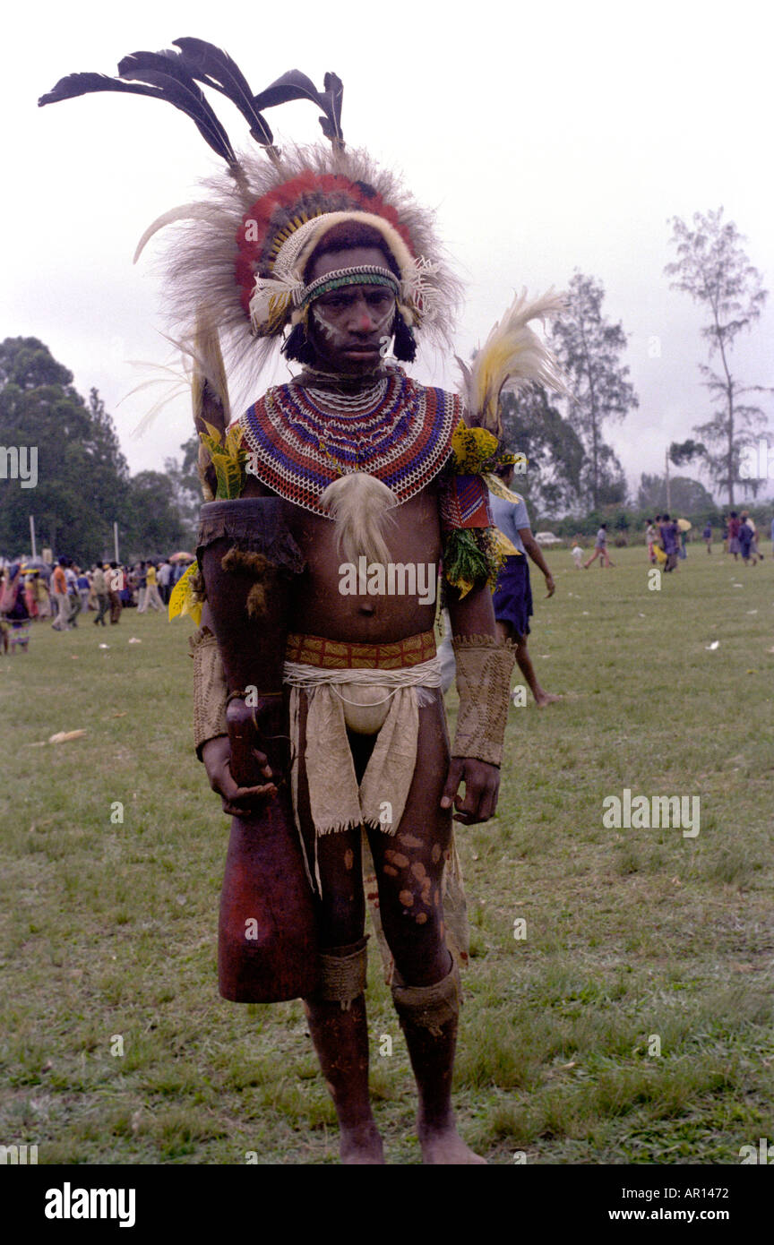 Man dressed in traditional costume for a sing sing Eastern Highlands ...