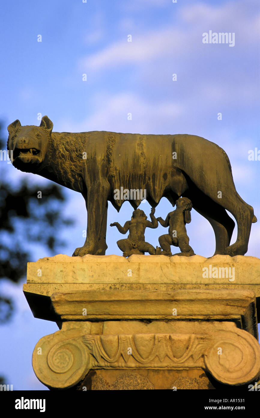 She wolf of rome hi-res stock photography and images - Alamy