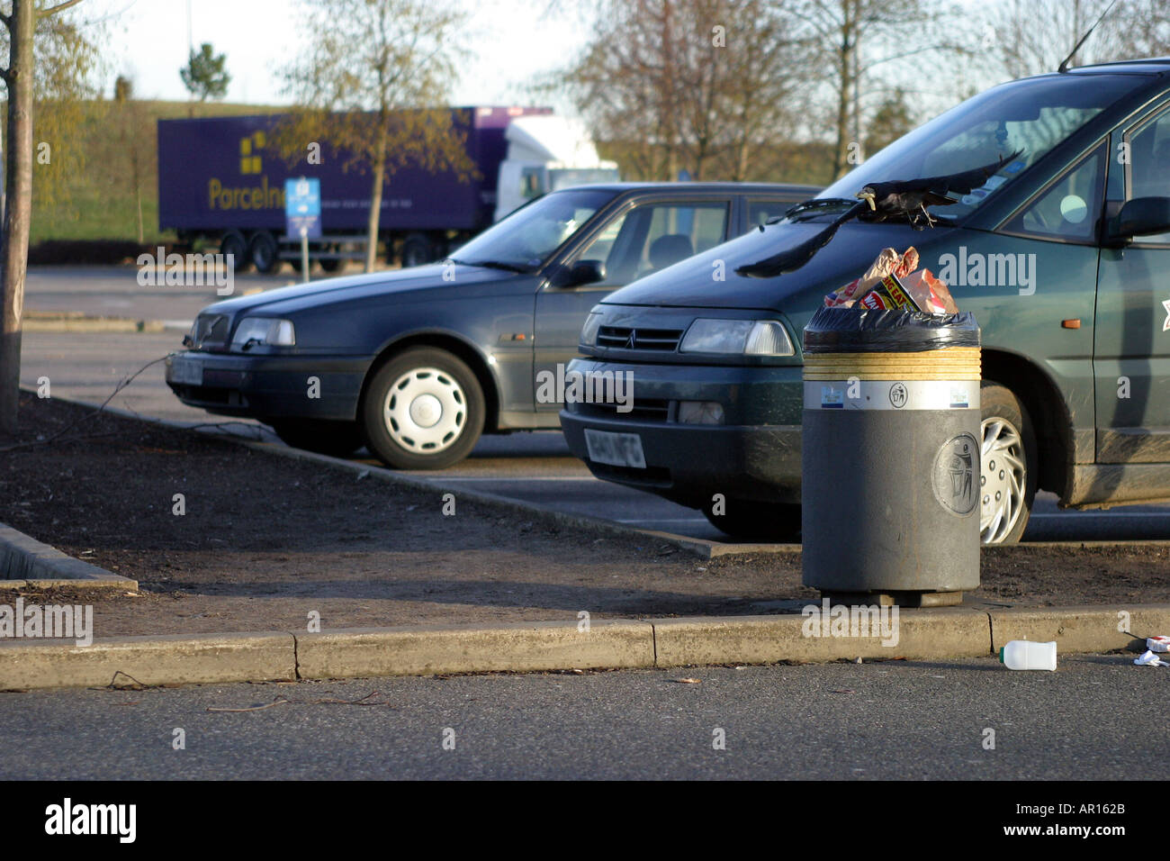 Motorway litter hi-res stock photography and images - Alamy