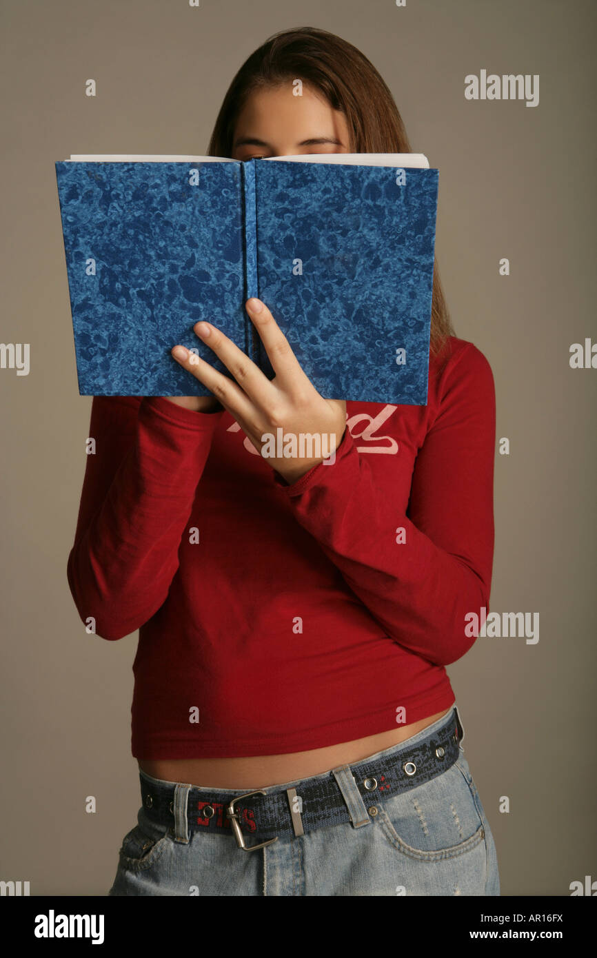 Young girl read her lecture notes Stock Photo - Alamy