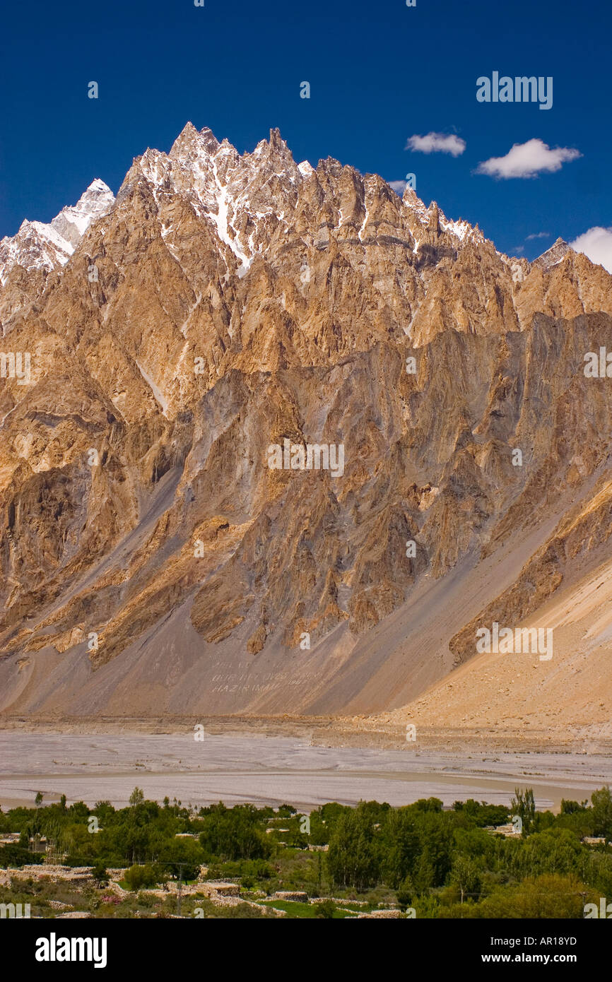 The peaks surrounding the village of Passu Pakistan Stock Photo - Alamy