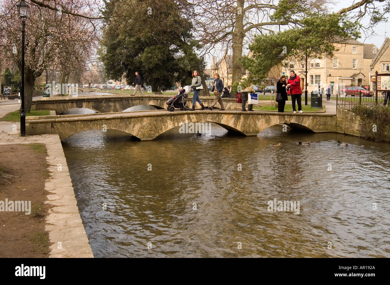 Little bridges over the river in bourton on the water Stock Photo - Alamy