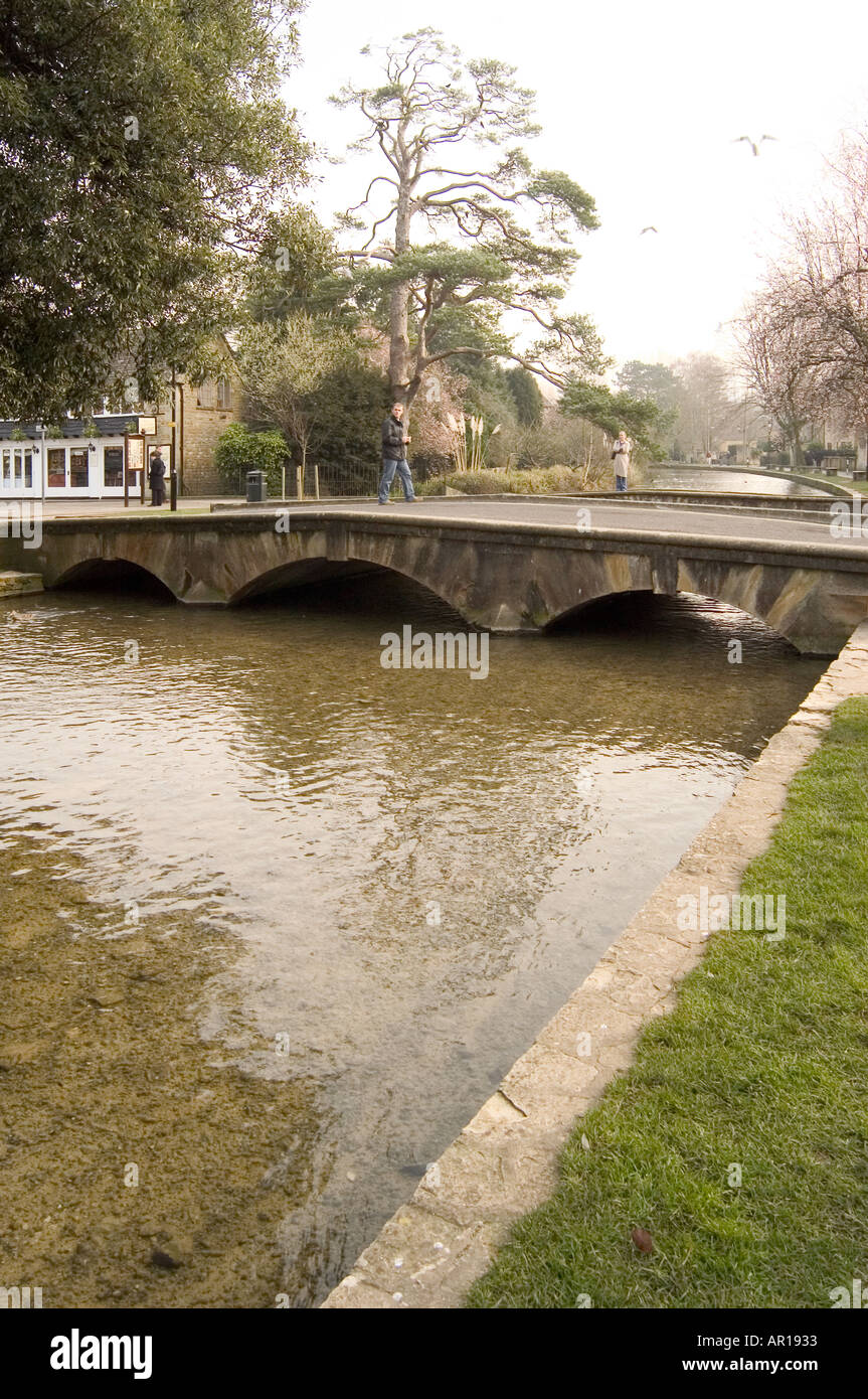 Little bridges over the river in bourton on the water Stock Photo - Alamy