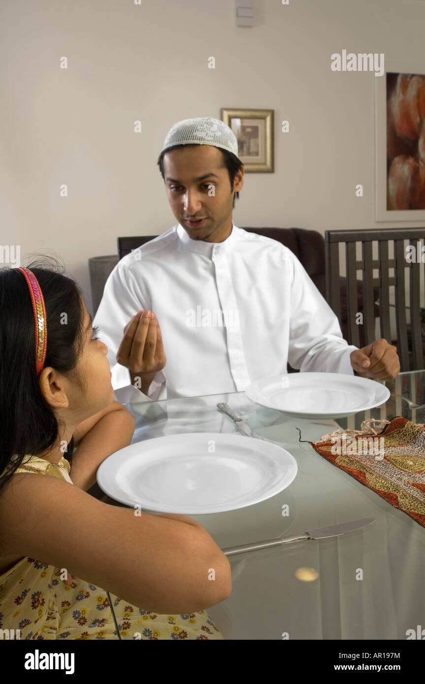 Empty plates children table hi-res stock photography and images - Alamy