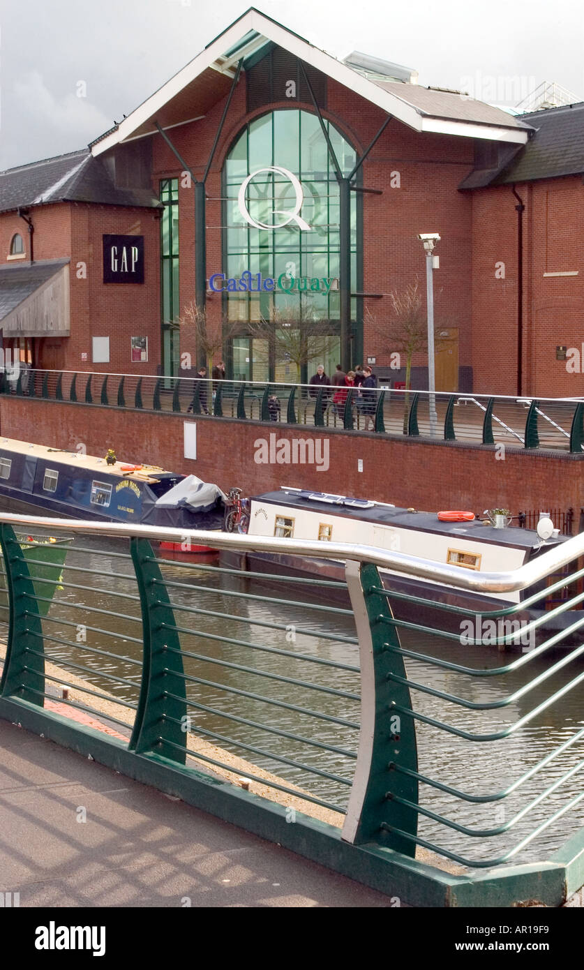 Modern design bridge from shopping centre Stock Photo - Alamy