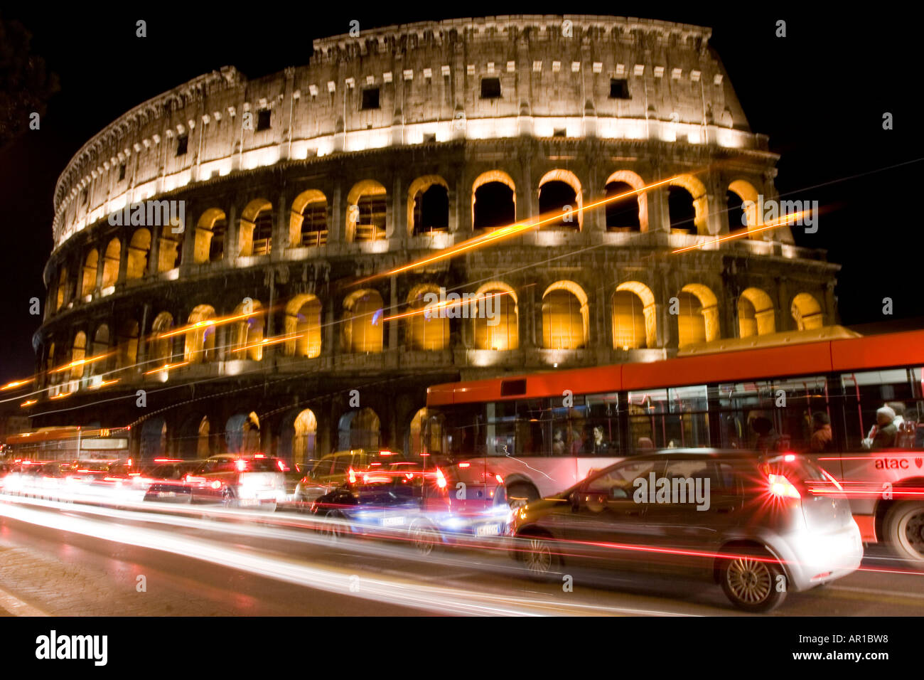 Colosseum night traffic lights rome hi-res stock photography and images ...