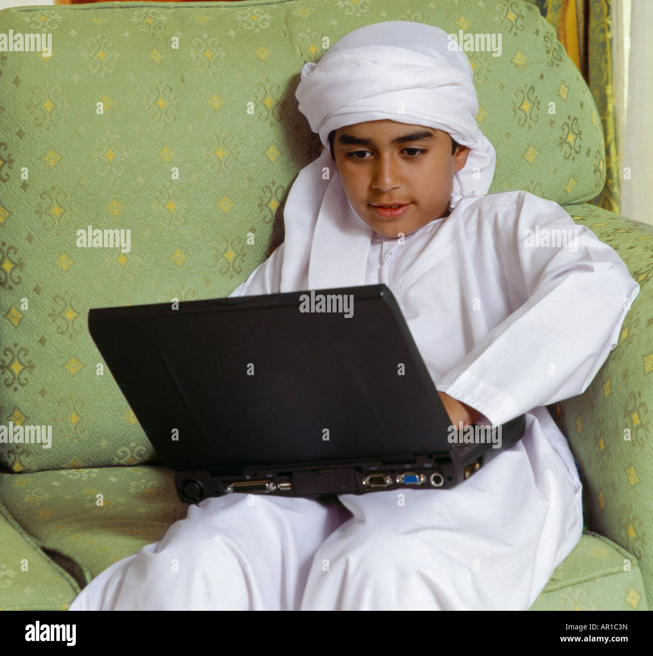 Arab boy and computer hi-res stock photography and images - Alamy