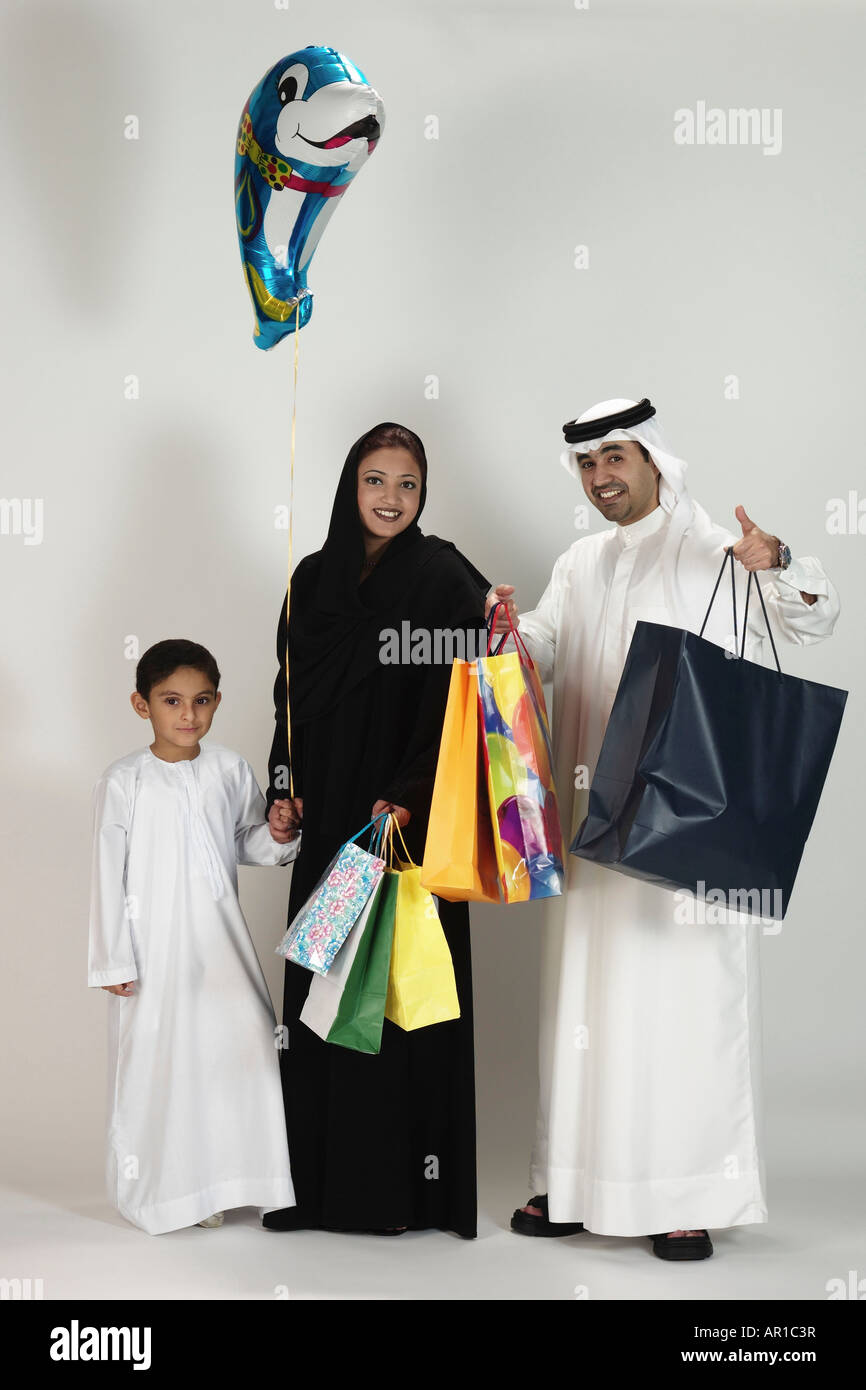 Arab Family goes for shopping Stock Photo - Alamy