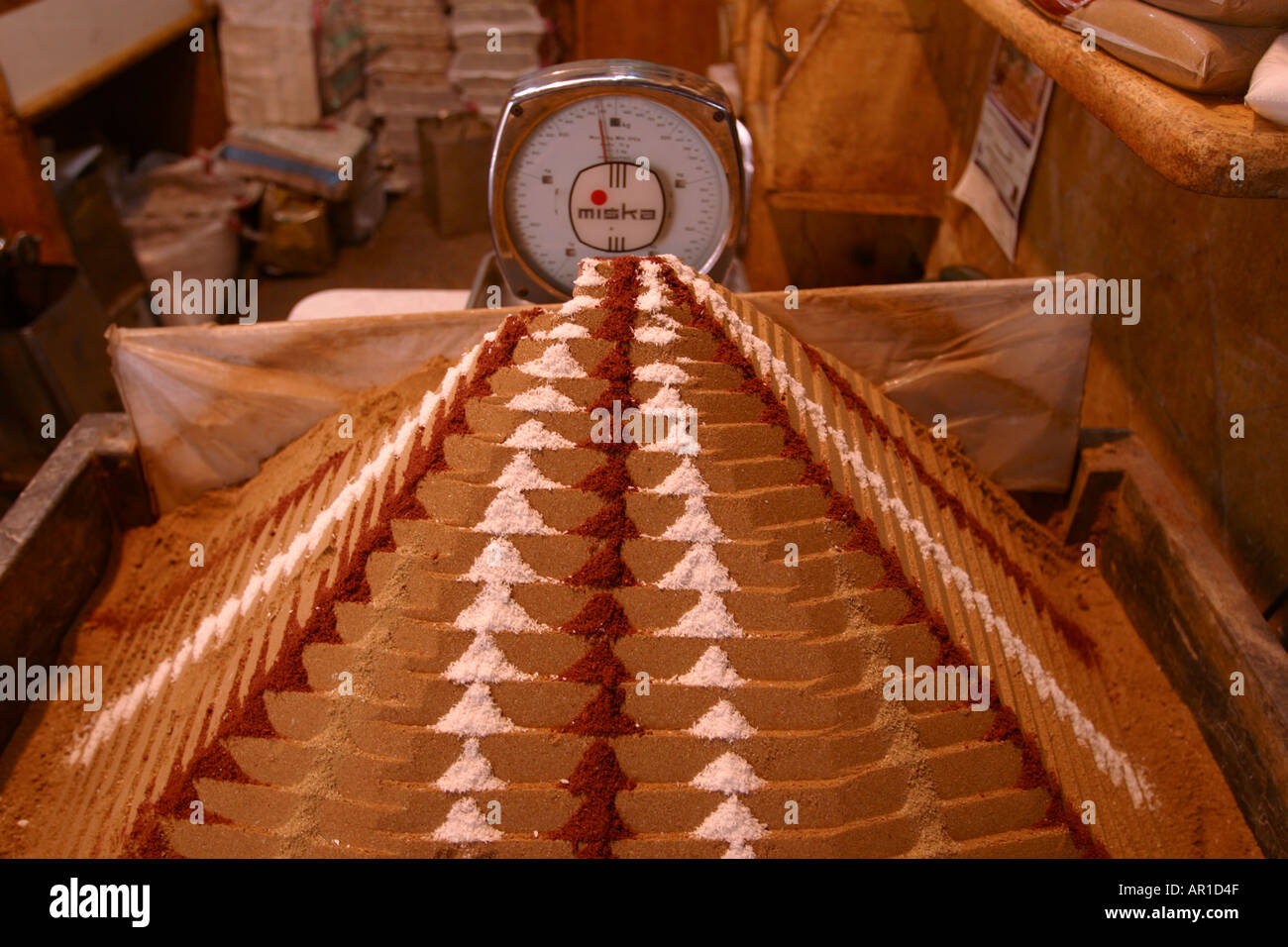 Pyramid of spices in the souk of Aleppo Stock Photo - Alamy