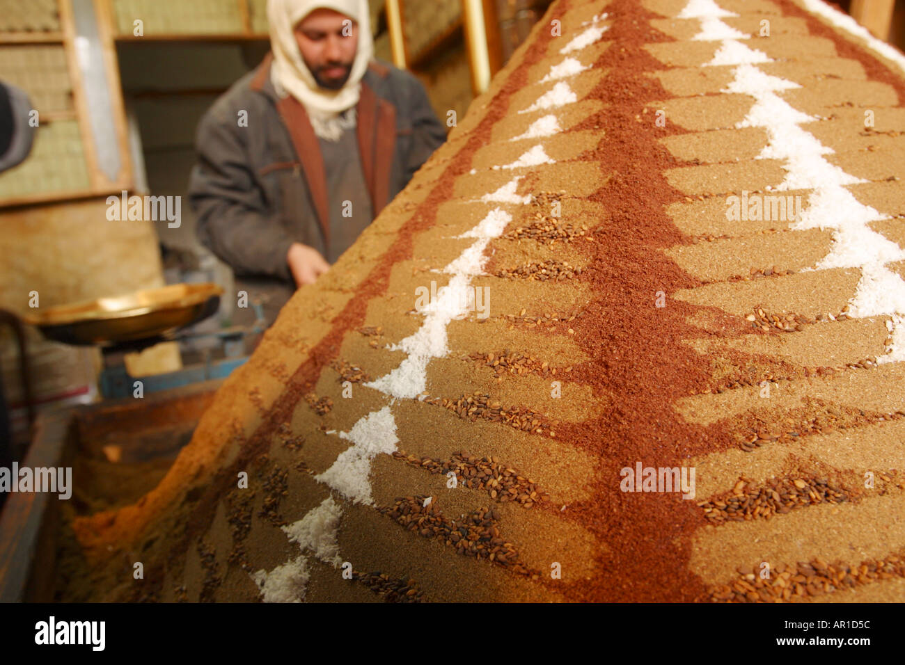 Pyramid of spices in the souk of Aleppo Stock Photo - Alamy