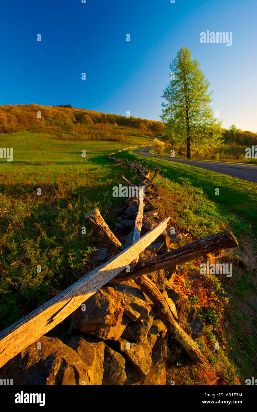 Spring fence blue ridge parkway hi-res stock photography and images - Alamy
